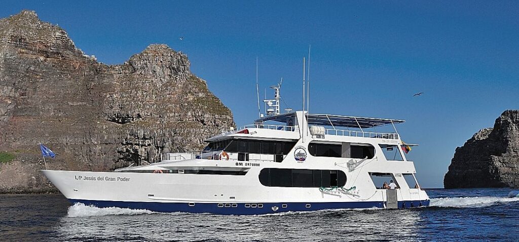 Galapagos Aggressor III | scuba dive liveaboard | Dive Advice Travel